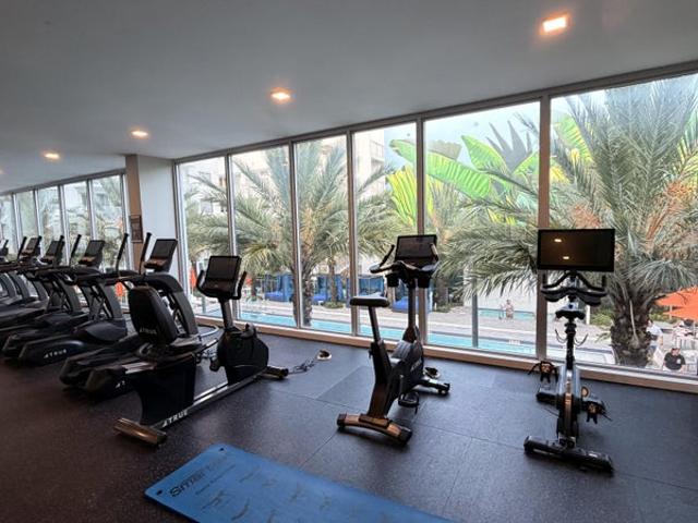 1 bed, 1 bath in luxury building in Dania Pointe