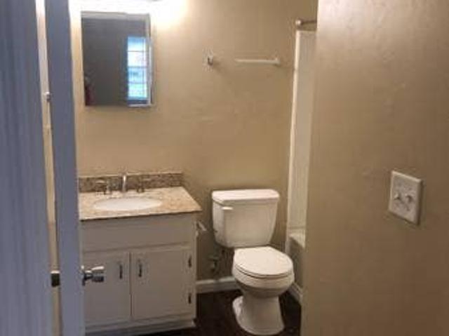 1 Bed 1 bath looking for a teenant