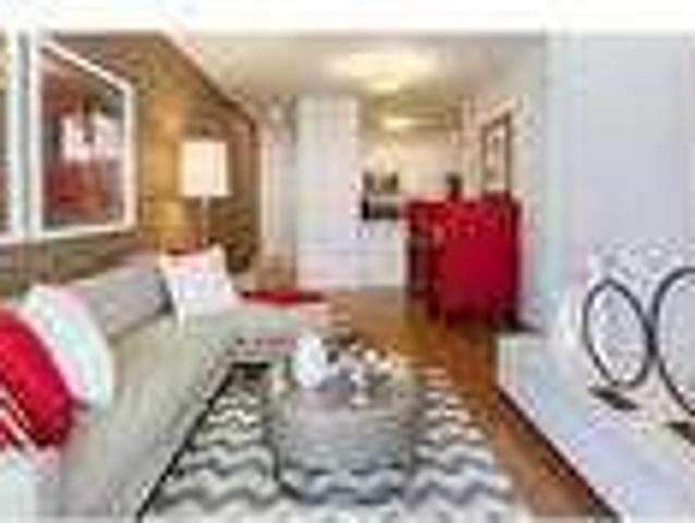 1 bed, 1 bath, safe neighborhood. Single Car Garage!