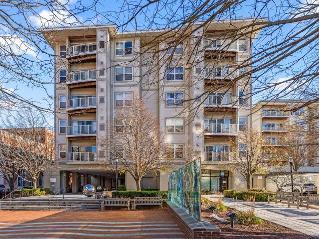 1 Bed 1 Bath Plus Den Silver Spring Condo Garage Parking Space