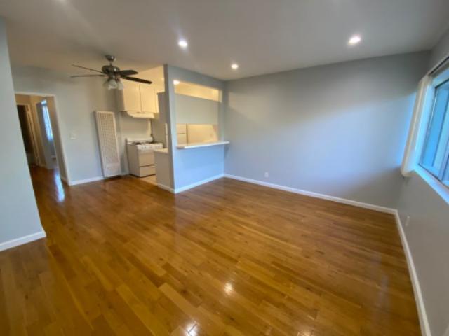 1 bed 1 bath Prime Sherman Oaks. W Parking. Pets o
