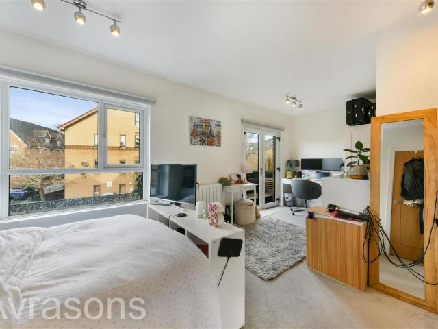1 Bed, 1 Bath Property For Rent in Oval, SW9
