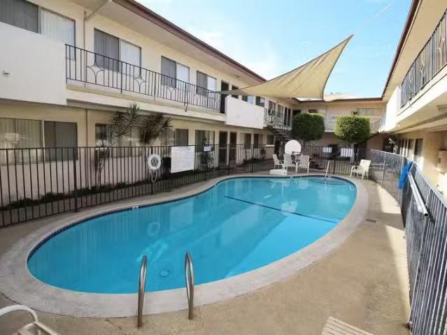 1 Bed 1 Bath Raymond Court