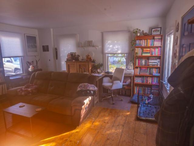 1 Bed 1 Bath Walking Distance to Train with Parkin