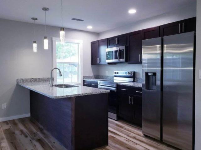 1 bed 1 bath townhouse