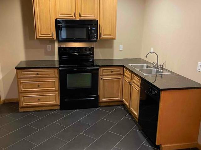 1 bed 1 bath updated apartment