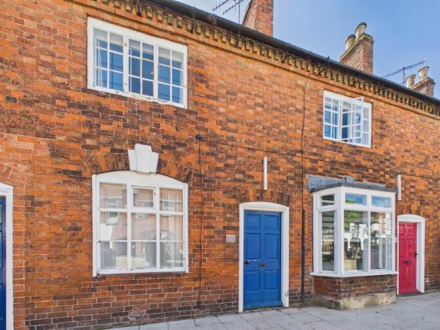 1 BED Terraced House To rent