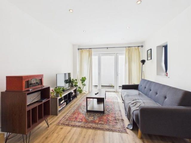 1 BED Terraced House To rent