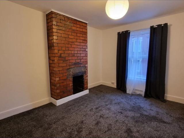 1 Bed Terraced House, Aviary Grove, LS12