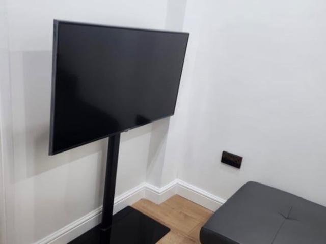 1 Bed Terraced House, Eyhurst Close, NW2