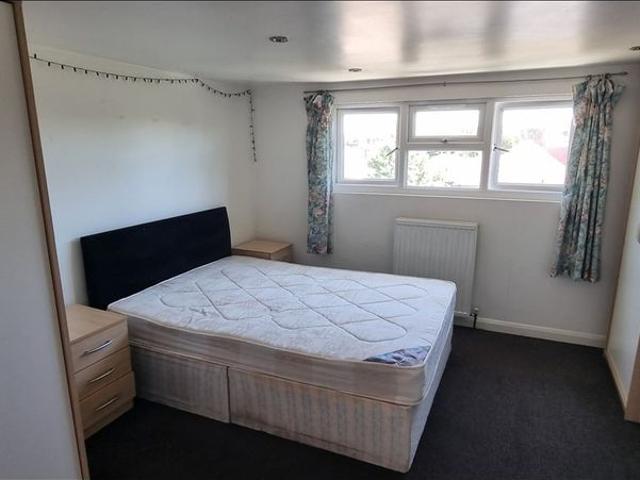 1 Bed Terraced House, Shakespeare Avenue, N11