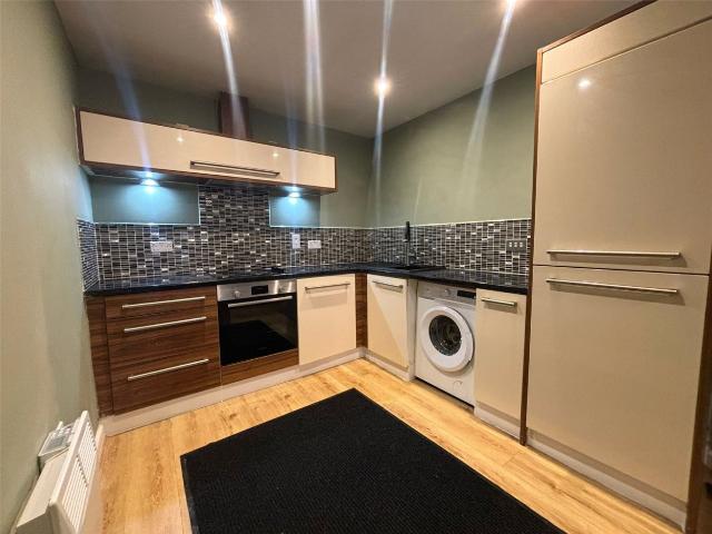 1 bed Upper Floor Flat for Rent