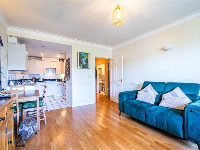 1 bed Upper Floor Flat for rent