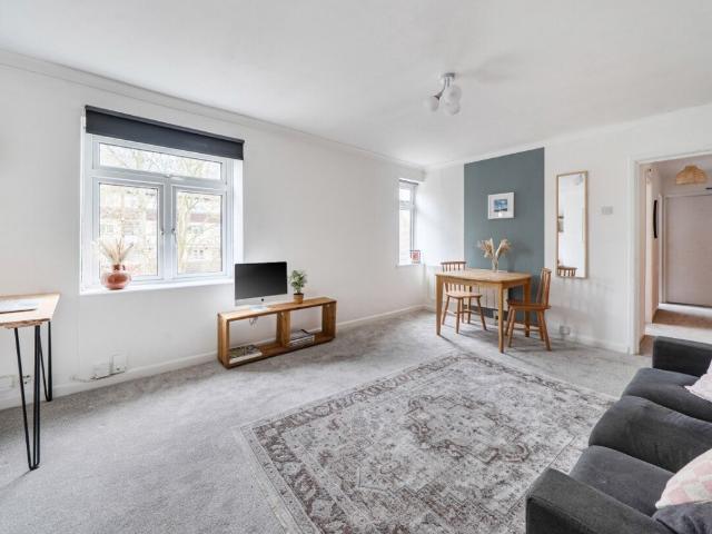 1 bed Upper Floor Flat to Let for rent in London