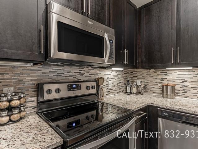 1 Bed W/ Luxury and Style!