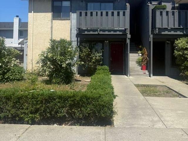 1 bed and Shared bath in Hayward