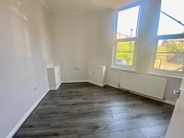 1 bed apartment by park, L6 7UD