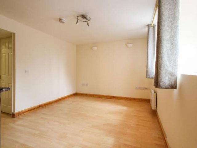 References Pending 1 bed Apartment