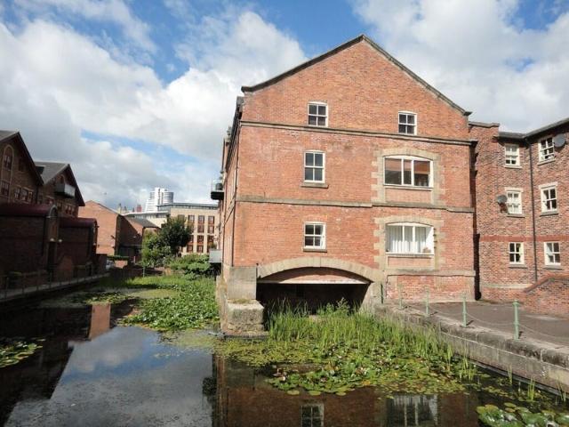 1 Bed Apartment Leeds City Centre River Views!