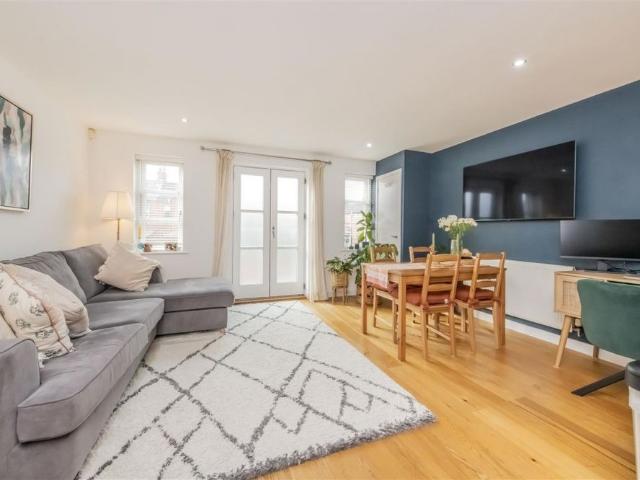 1 bed Apartment To Let
