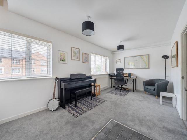 1 bed Apartment To Let
