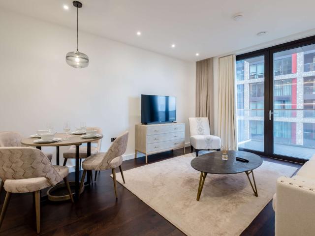 1 bed apartment to rent Charles Clowes Walk, Nine Elms SW11