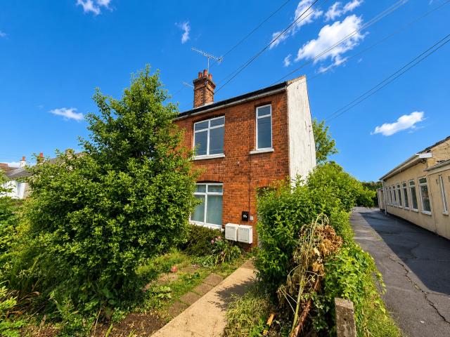 1 bed apartment to rent in Castle Road, Rayleigh, SS6