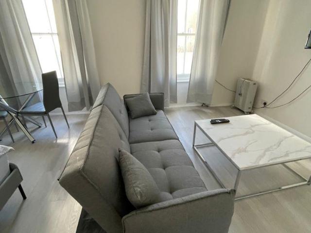 1 bed apartment to rent in Cleveland Street, London