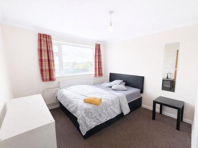1 bed apartment to rent in Rayleigh Road Bedroom, Thundersley, SS7