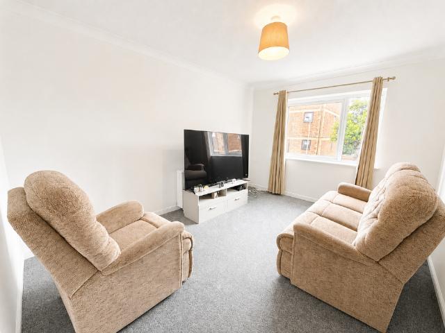 1 bed apartment to rent in Roots Hall Drive, Southend on Sea, SS2