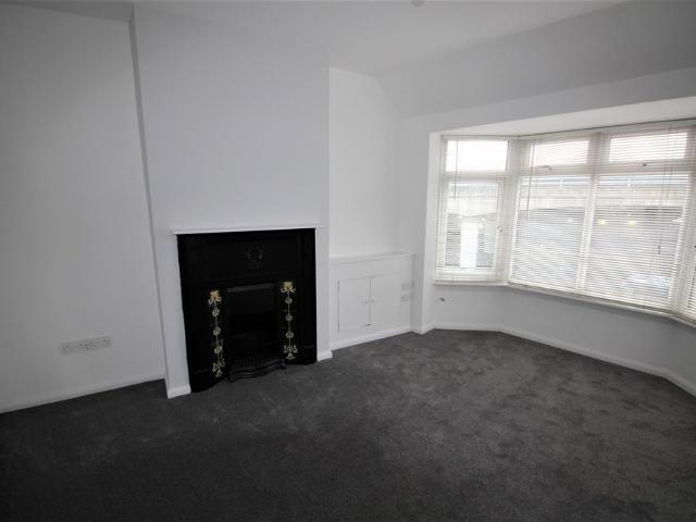 1 bed apartment to rent in Station Road, London, NW7