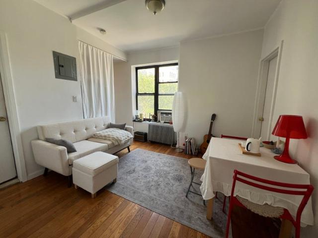 1 Bed Available in Cozy 2 Bed Apt Two Bridges