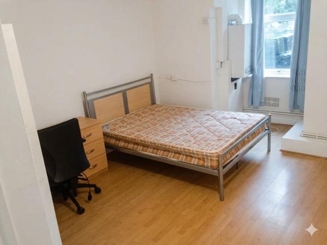 1 Bed Basemnet Flat in LS6