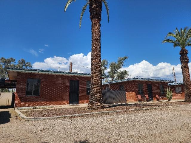 1 Bed Bath Red brick homequiet neighborhood