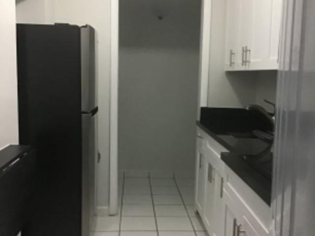 1 Bed Bath Room in Miami's Bird Rd SW 107 Ave Are