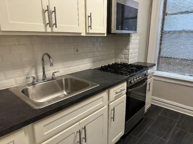1 BED BATHHEAT & HOT WATER$1,895. NO BROKER!