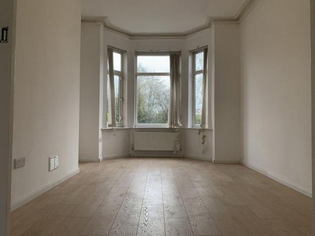 1 Bed Canalside Flat, Barton Road, M30