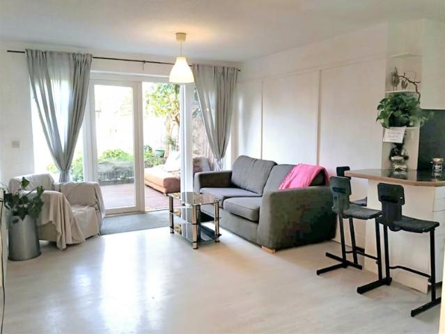 1 Bed Conversion Flat, Wallcote Avenue