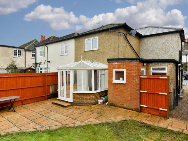 1 bed detached semi let