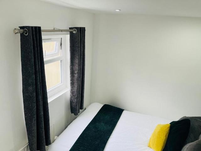 1 Bed Flat, Manchester, M12
