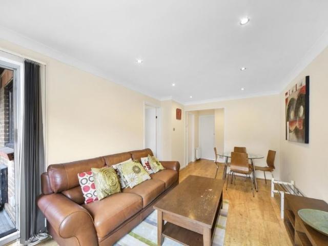 1 Bed Flat, Manchester Road, E14