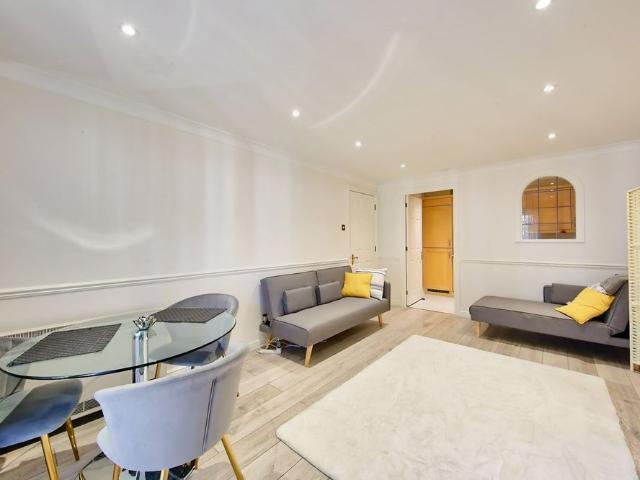 1 Bed Flat, Manston House, W14