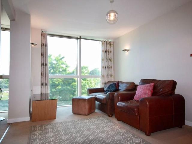 1 Bed Flat, Mapleton Road, SW18