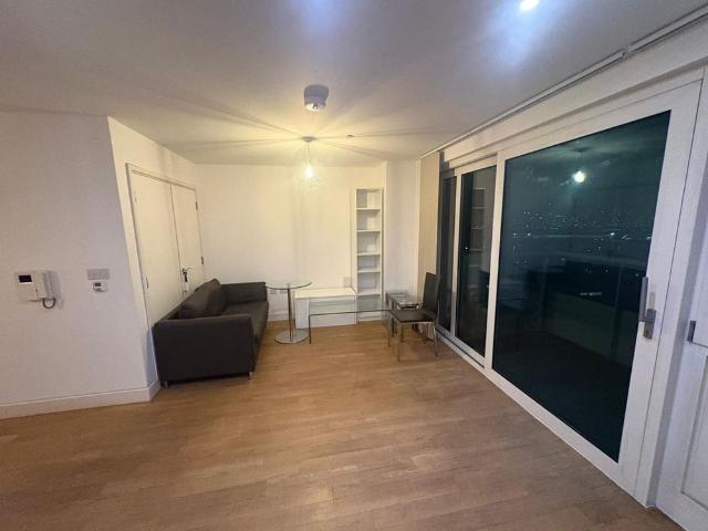1 Bed Flat, Marner Point, E3