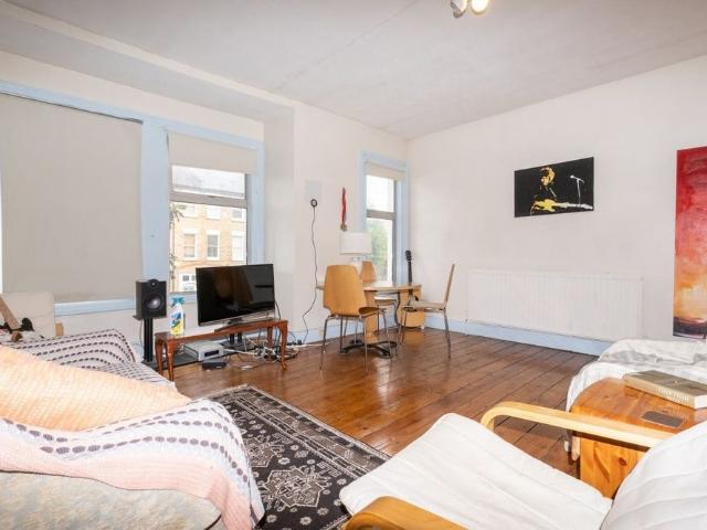 1 Bed Flat, Martell Road, SE21