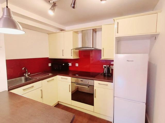1 Bed Flat, Midland Court, B3