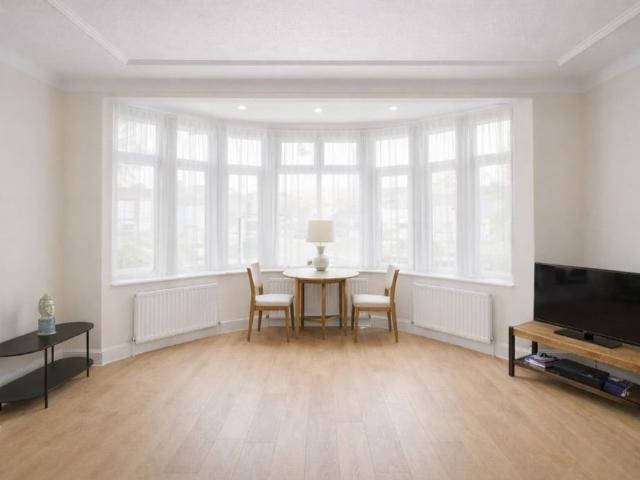 1 Bed Flat, Midstrath Road, NW10