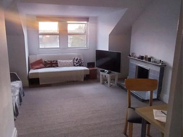 1 bed flat, minutes to Hove station