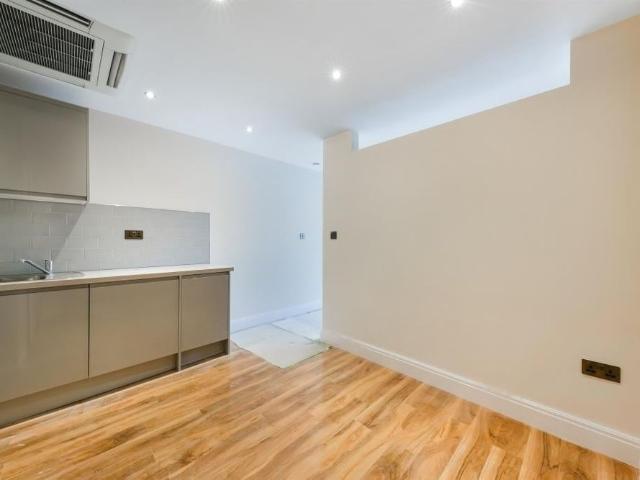 1 Bed Flat, Mitcham Lane, SW16