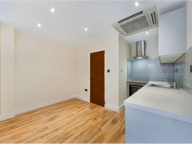 1 Bed Flat, Mitcham Lane, SW16